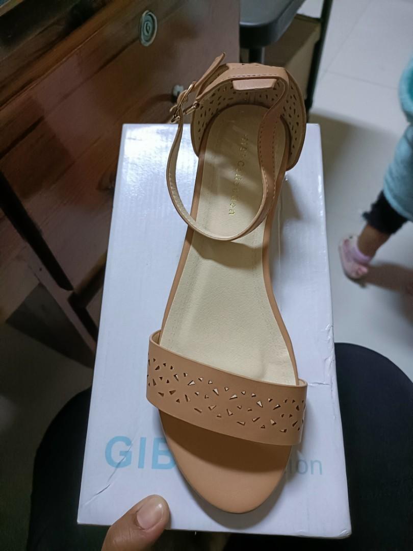 GIBI, Women's Fashion, Footwear, Flats & Sandals on Carousell