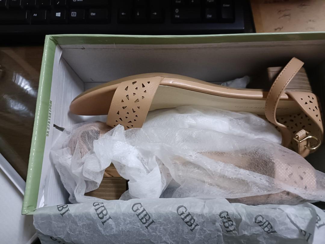 GIBI, Women's Fashion, Footwear, Flats & Sandals on Carousell