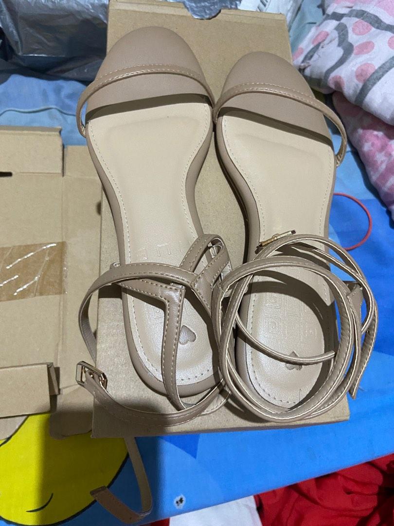 Hue Manila Sandals, Women's Fashion, Footwear, Sandals on Carousell