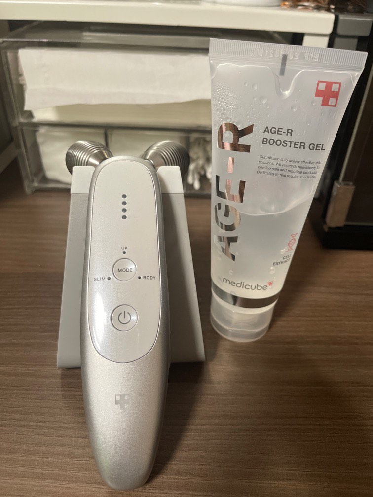 Medicube EMS facial device, Beauty & Personal Care, Face, Face Care on ...