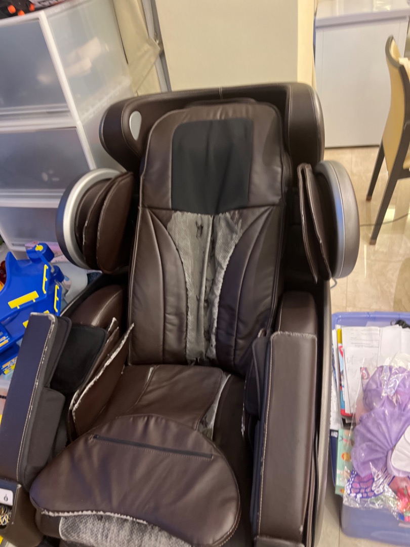 OSIM U-Divine Massage Chair, Furniture & Home Living, Furniture, Chairs ...