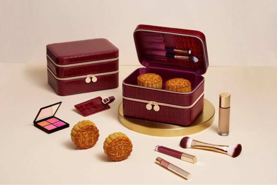 Ritz Carlton Mooncake Makeup Jewelry Vanity Bag, Furniture & Home ...