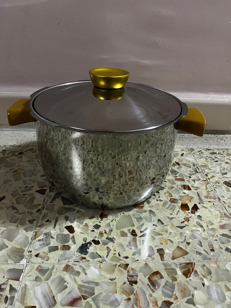 Stainless steel wok pot, Furniture & Home Living, Kitchenware ...