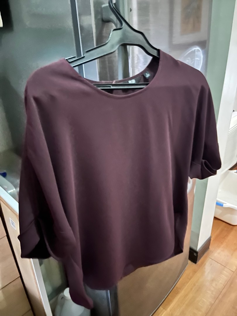 Uniqlo burgundy red top, Women's Fashion, Tops, Blouses on Carousell