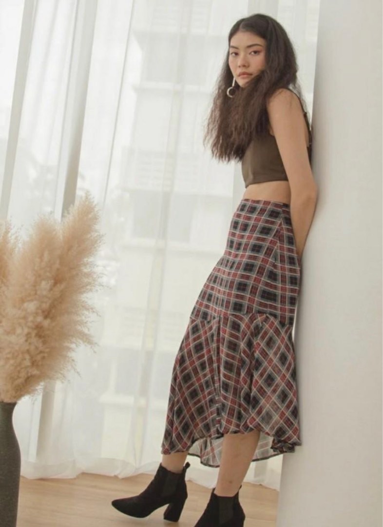 YHF Go with the flow checkered skirt, Women's Fashion, Bottoms, Skirts ...