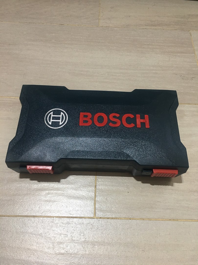 85%新 BOSCH small plastic tool box 小型工具膠盒, 傢俬＆家居, 其他, 收納箱及袋 - Carousell