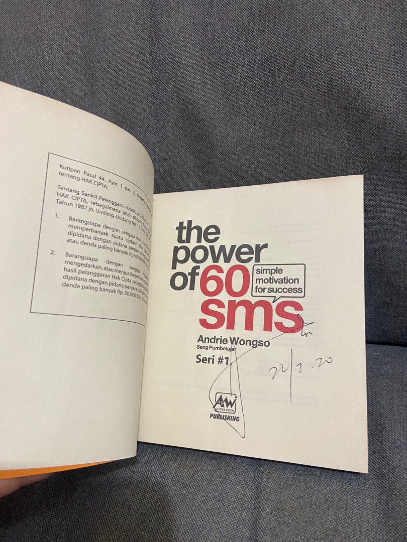 Andrie Wongso 60 SMS lengkap dgn tanda tangan, Buku & Alat Tulis, Buku di Carousell