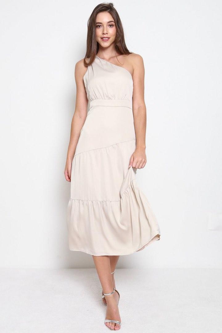 Carrislabelle Satin Toga Tier Dress in Ivory, Women's Fashion, Dresses ...
