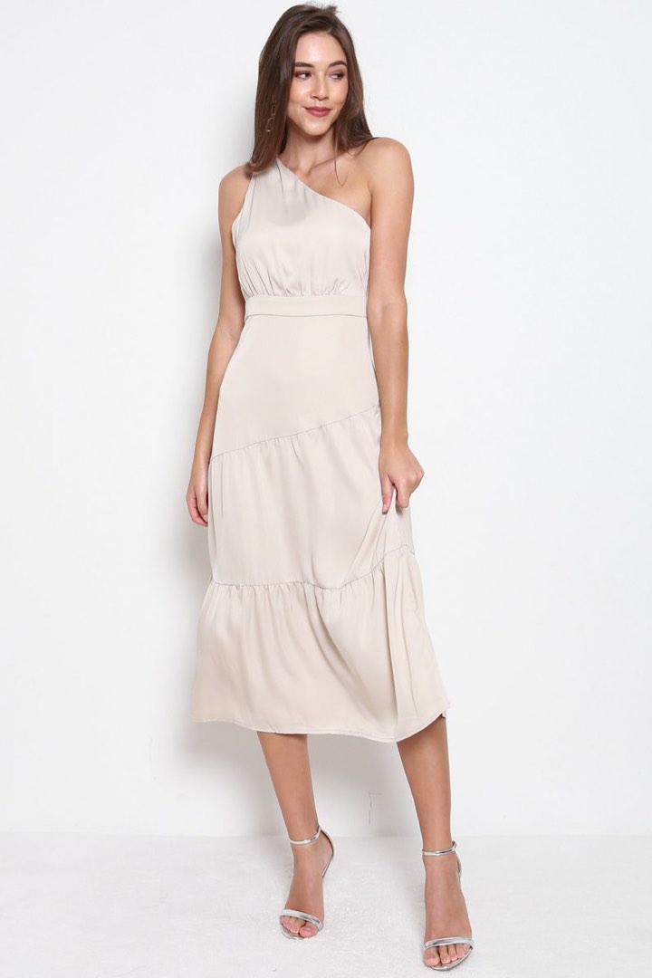 Carrislabelle Satin Toga Tier Dress in Ivory, Women's Fashion, Dresses ...