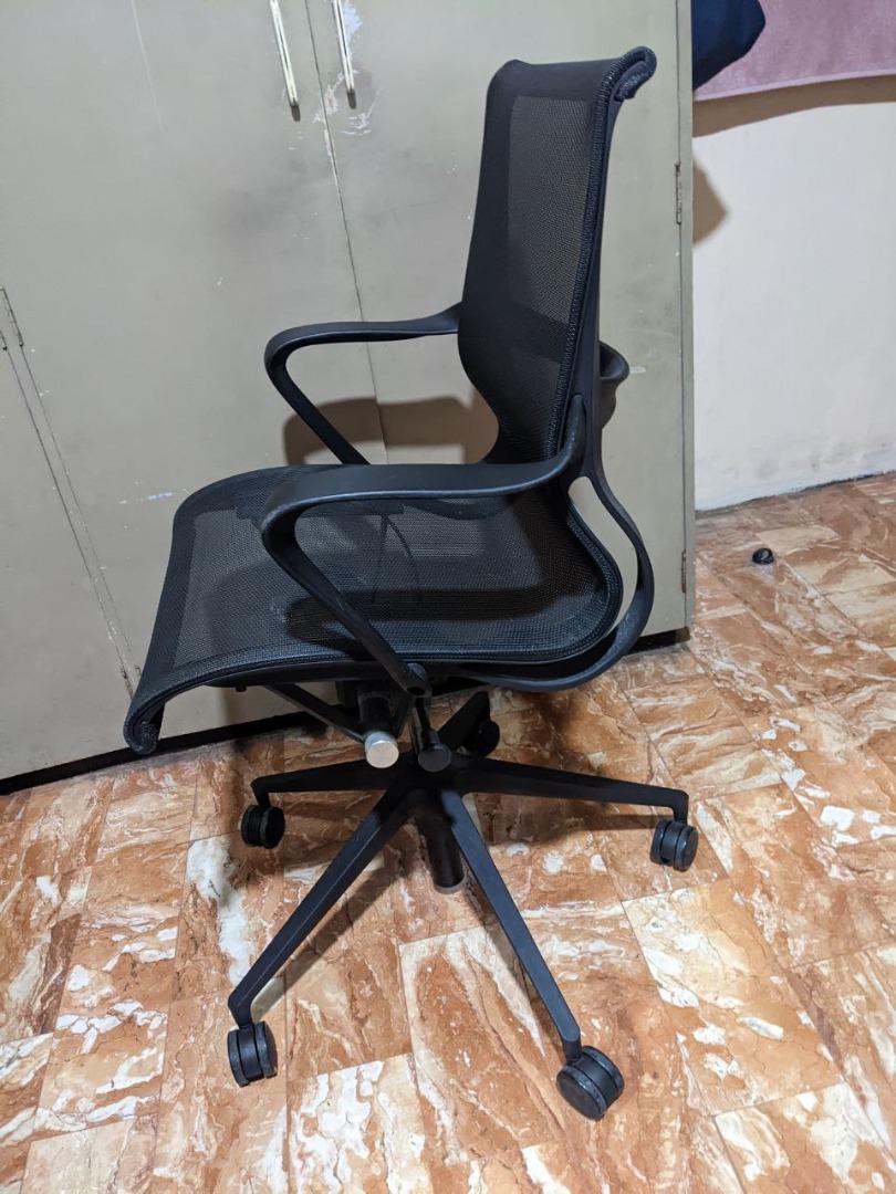 Ergo Flow Ergonomic Office Chair, Furniture & Home Living, Office Furniture & Fixtures on Carousell