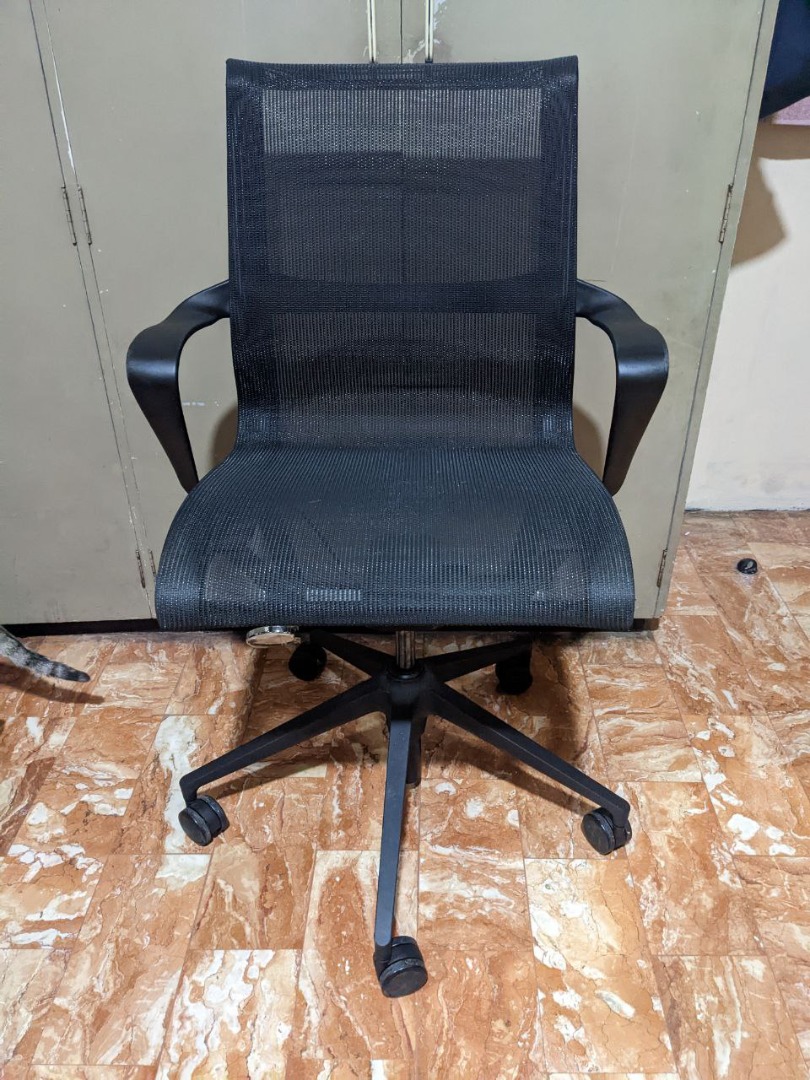 Ergo Flow Ergonomic Office Chair, Furniture & Home Living, Office Furniture & Fixtures on Carousell
