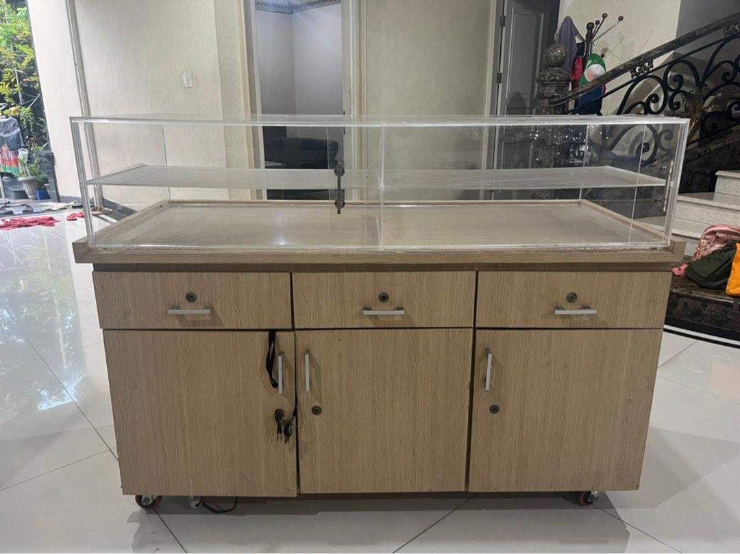 Meja bazaar dan meja display, Perabotan Rumah di Carousell