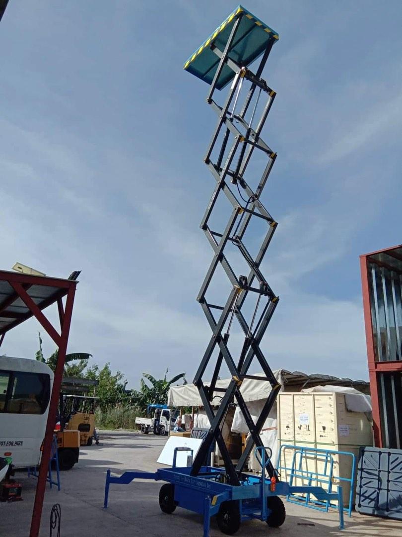Mobile scissor lift 10 meters 500 KG, Commercial & Industrial ...