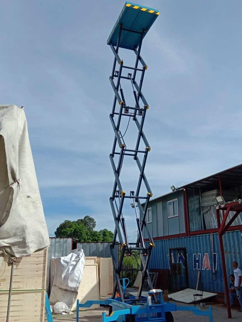 Mobile scissor lift 10 meters 500 KG, Commercial & Industrial ...