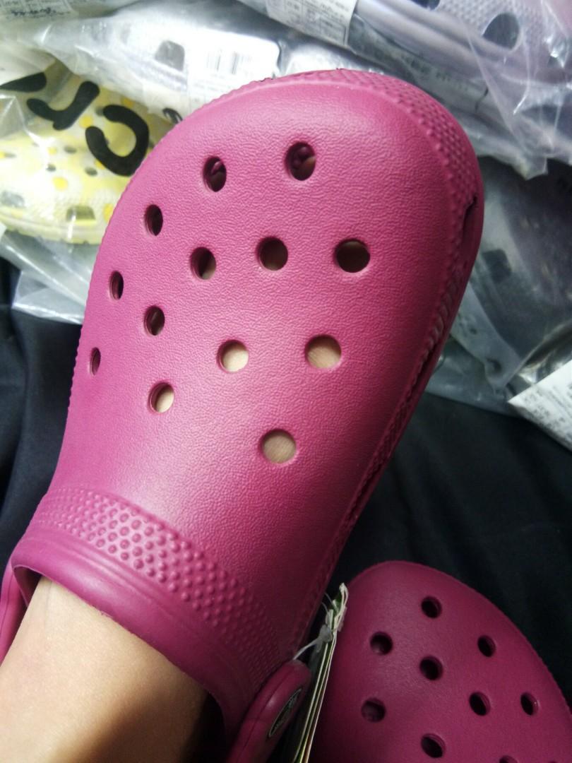 Original Crocs Classic Clogs (Pomegranate), Women's Fashion, Footwear ...