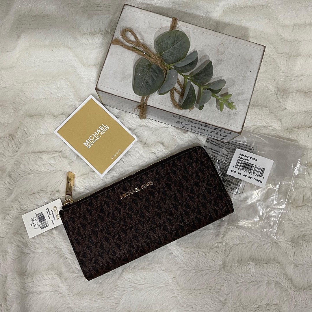 Original MK JetSet Travel logo quarter zip wallet, Women's Fashion ...