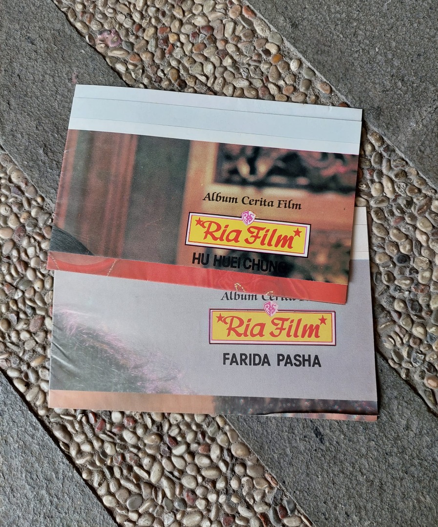 poster kertas ria film lawas 2 buah 1983 farida pasha dan HHC, Antik, Pajangan di Carousell