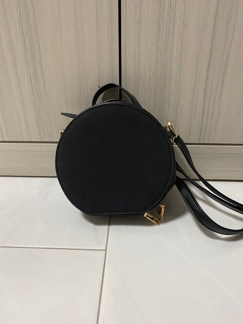 Round sling bag, Women's Fashion, Bags & Wallets, Cross-body Bags on ...