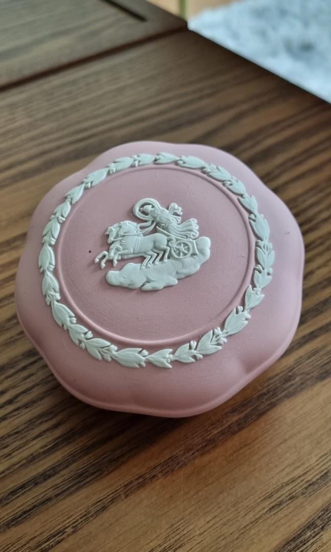 Vintage Wedgwood Jasperware Pink Scalloped Box (Aurion on Chariot ...