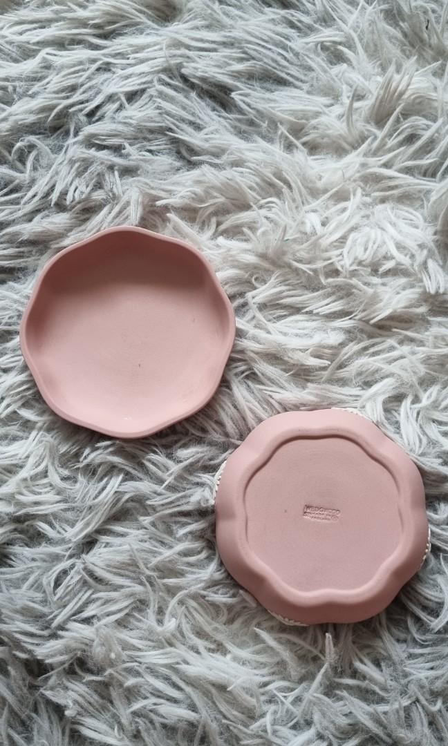 Vintage Wedgwood Jasperware Pink Scalloped Box (Aurion on Chariot ...