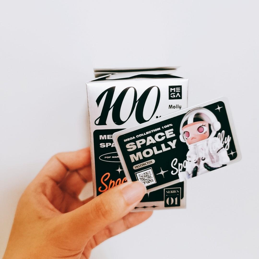WTS - POPMART Molly 100% Mega collection space Molly series -Instinctoy ...