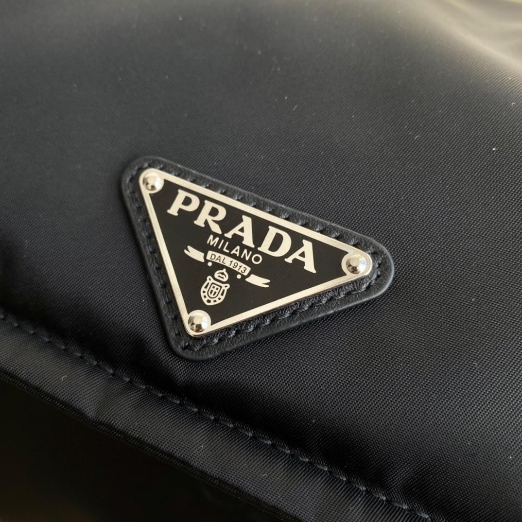 Authentic prada launched in 2019 with architect Cini Boeri, Women's ...
