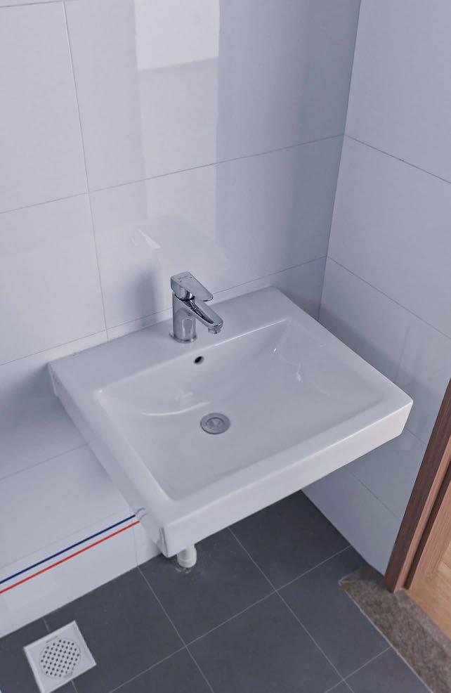 BTO Toilet Basin, Furniture & Home Living, Bathroom & Kitchen Fixtures ...