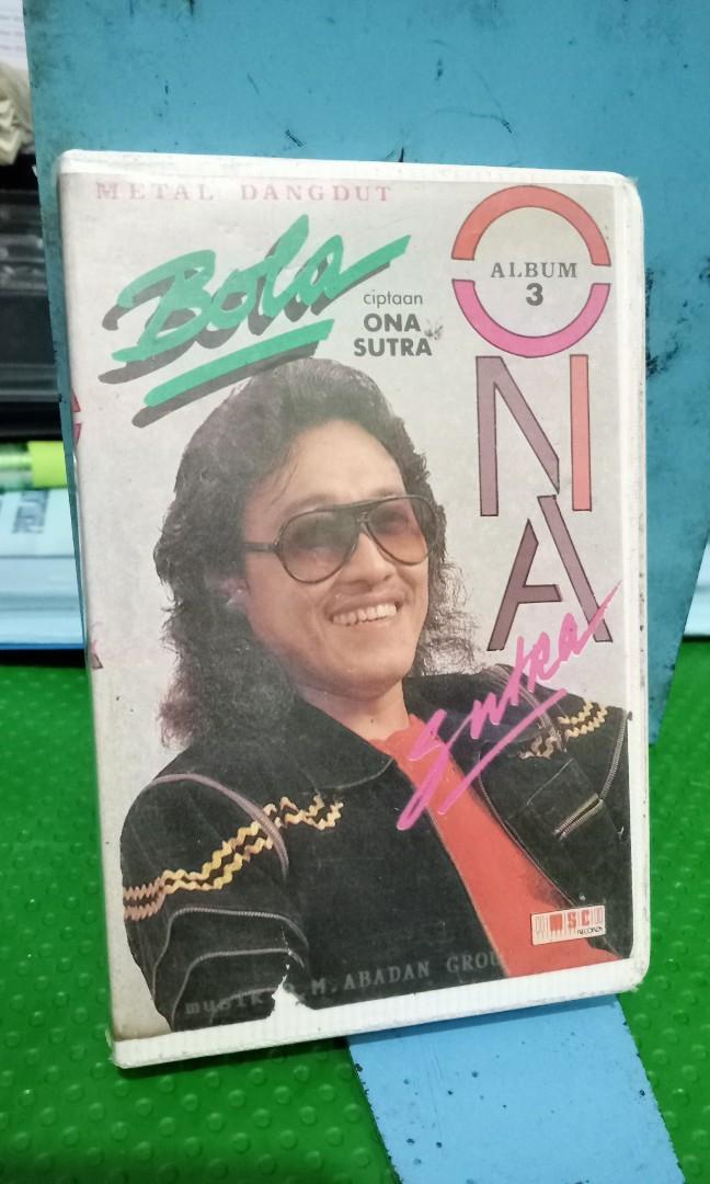CassetE alm h Ona SutRa BoLa, Musik & Media, CD, DVD & Lainnya di Carousell