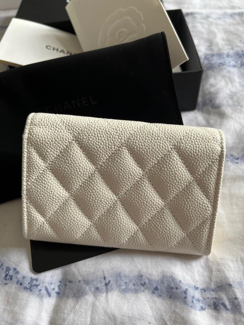 Chanel 22K Card Holder - Ivory, Women's Fashion, Bags & Wallets ...
