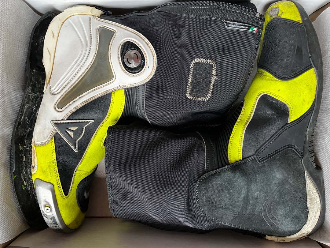 Dainese Axial Pro IN size 47, Motorcycles, Motorcycle Apparel on Carousell