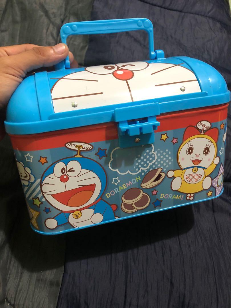Doraemon tin lunch box - lock issue, Hobbies & Toys, Memorabilia ...