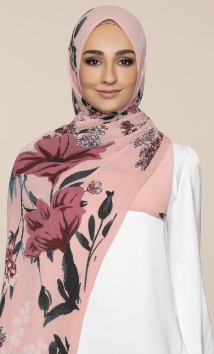 DUCK SHAWL, Women's Fashion, Muslimah Fashion, Hijabs on Carousell