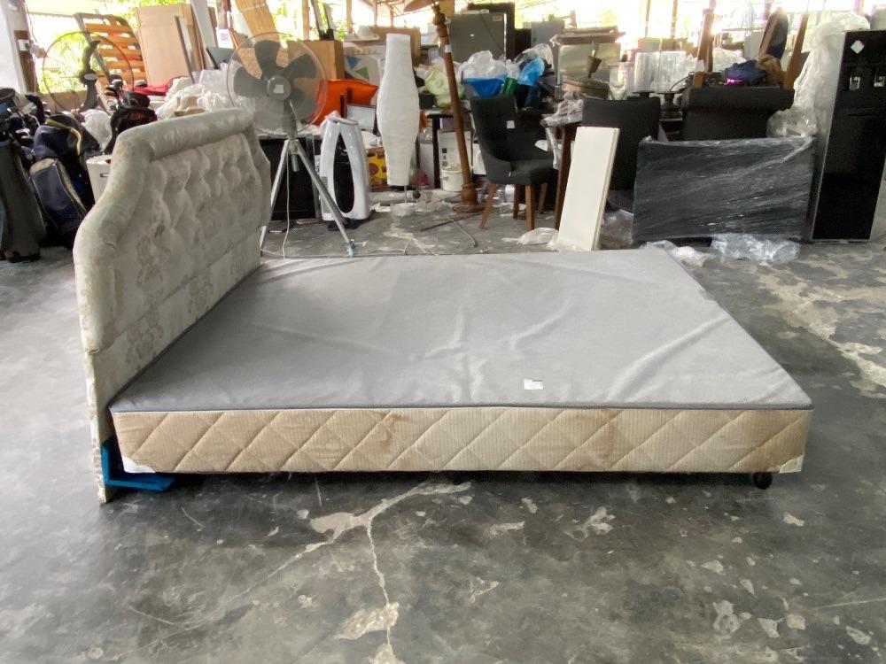 Fabric Queen Size divan White Colour / Kain divan Saiz Queen Warna ...