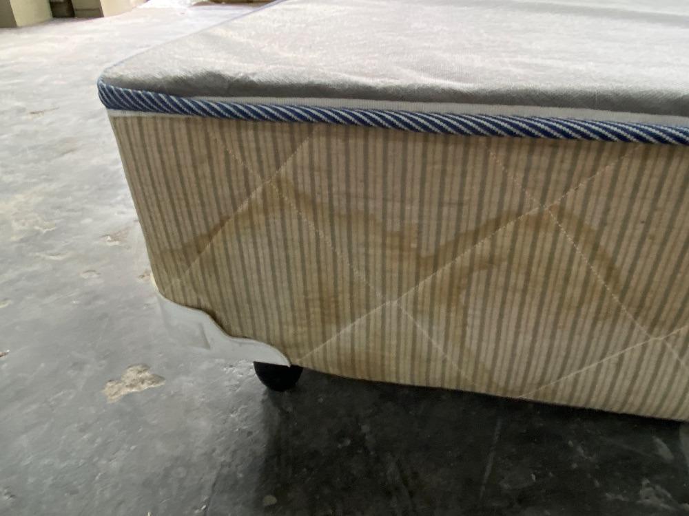 Fabric Queen Size divan White Colour / Kain divan Saiz Queen Warna ...