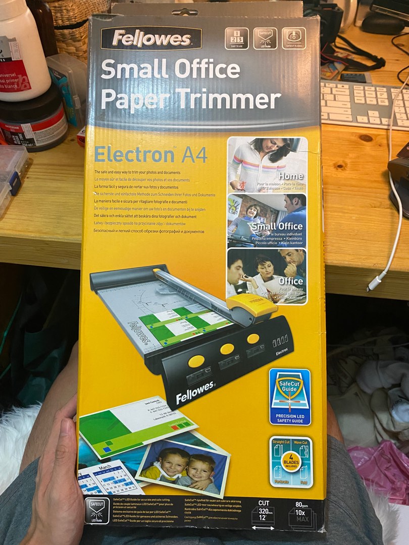 Fellowes Electron A4 Paper Trimmer 滾輪式切紙器, 興趣及遊戲, 手作＆自家設計, 文具 - Carousell