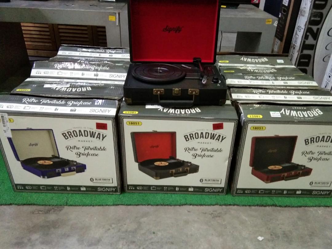 Retro turntable briefcase, Audio, Portable Music Players on Carousell