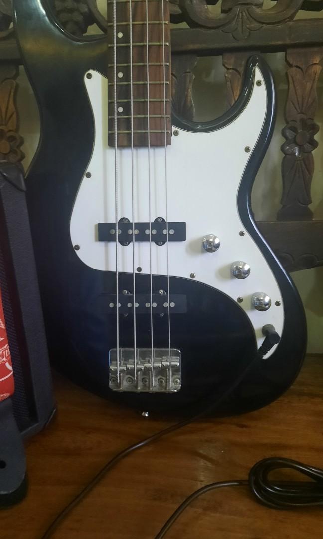 Silvertone Bass Guitar and Amplifier, Hobbies & Toys, Music & Media ...