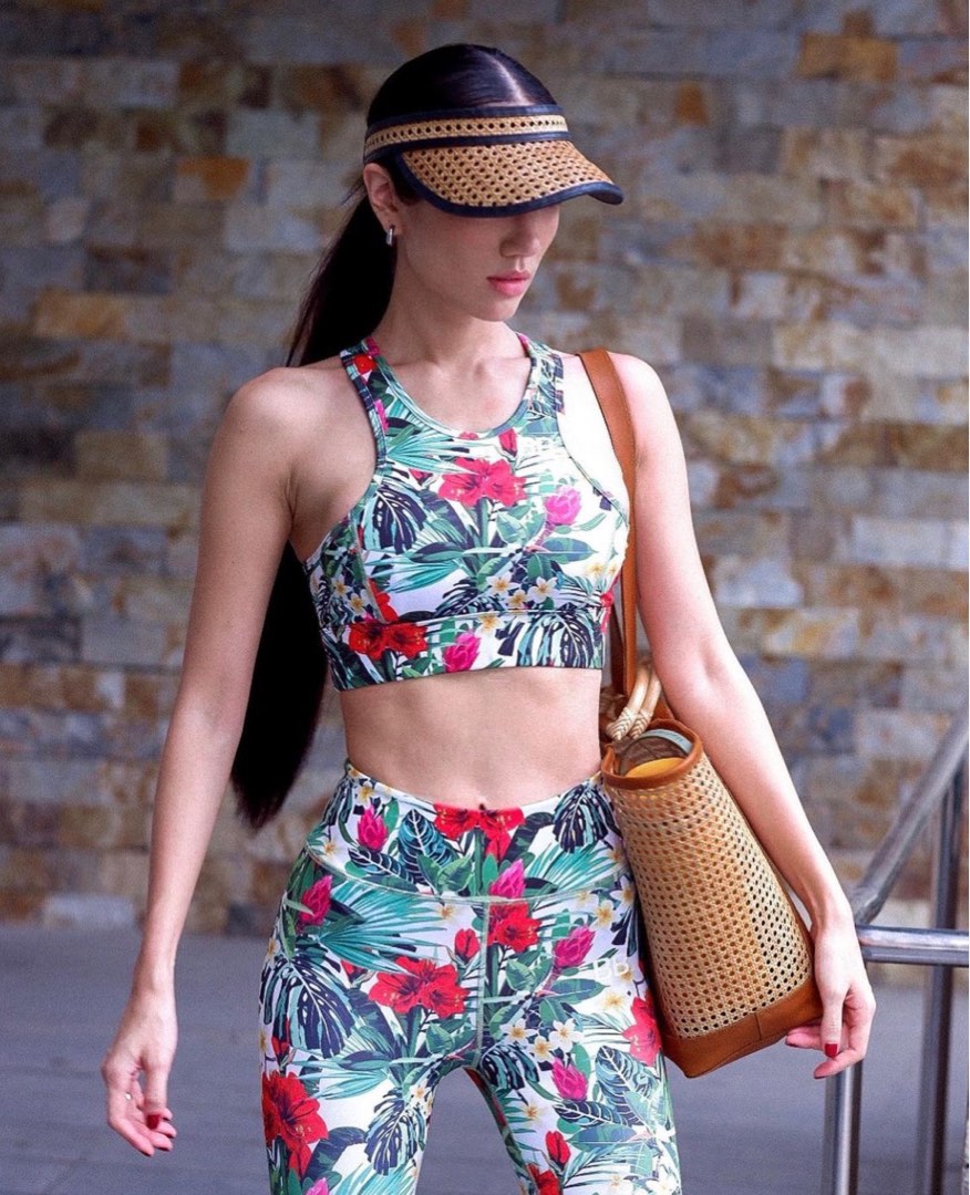 Super pretty workout set, Women's Fashion, Activewear on Carousell