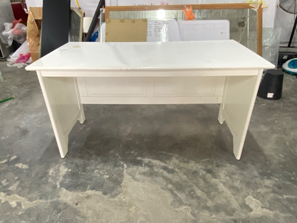 5ft Office Table White Colour / Meja Pejabat 5 kaki Warna Putih ...