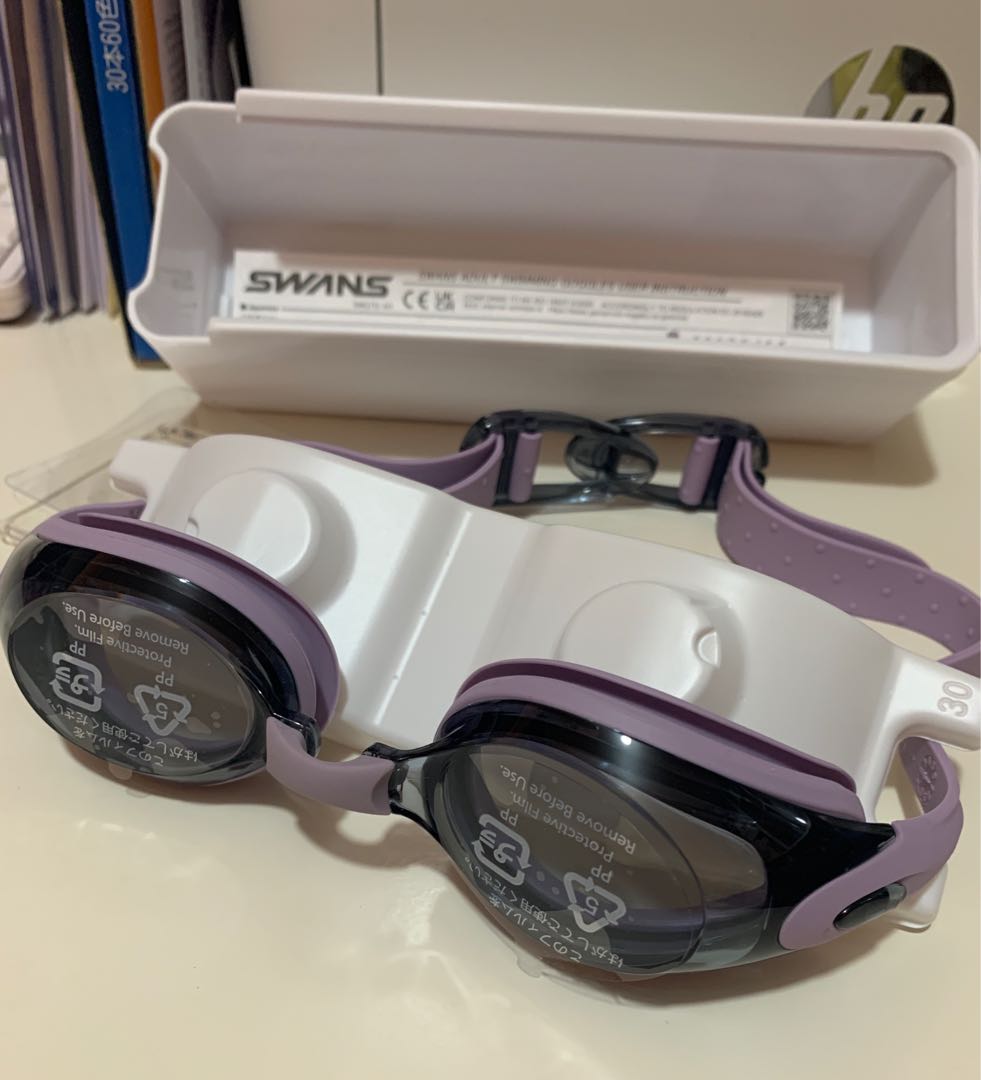 原價$310 日本製造SWANS成人泳鏡 防霧防UV泳鏡 SWANS adult swimming goggles, 運動產品, 運動與體育, 運動與體育 - 水上活動 - Carousell