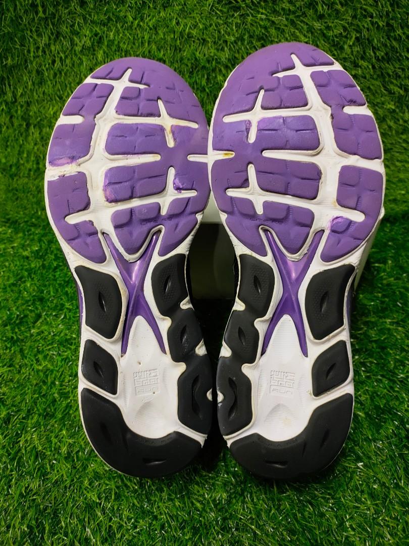 ASICS 9UK, Men's Fashion, Footwear, Sneakers on Carousell