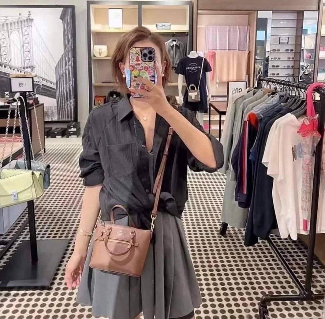 Coach Mini Gallery Crossbody, Women's Fashion, Bags & Wallets, Cross ...