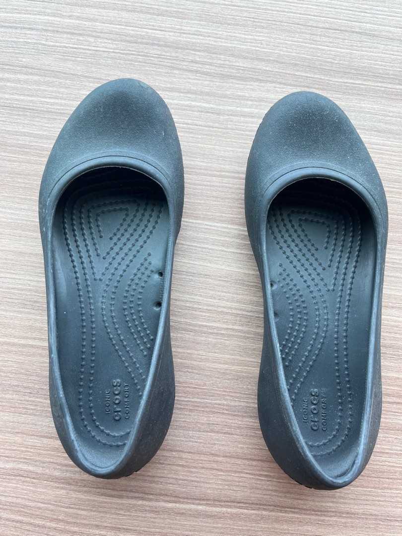 Crocs flats, Women's Fashion, Footwear, Flats on Carousell