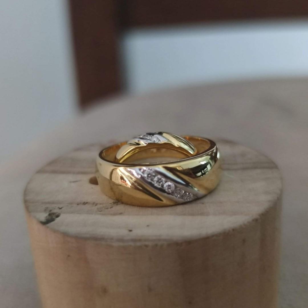 Custom made wedding ring in 14k yellow gold with diamonds, Women's ...