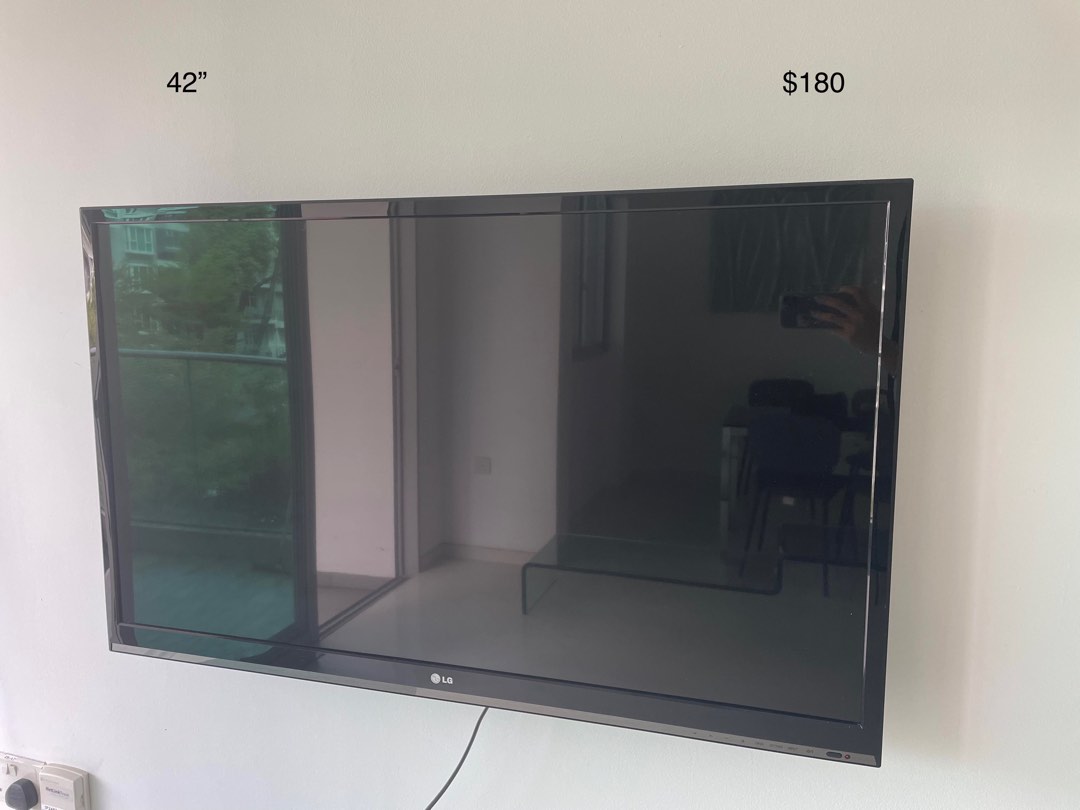 LG 42inch TV, TV & Home Appliances, TV & Entertainment, TV on Carousell