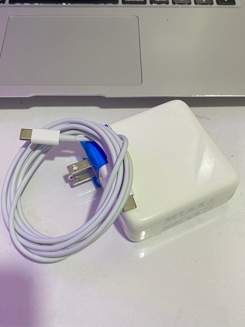 Macbook Pro W Usb C Cable Adapter Mobile Phones Gadgets Mobile Gadget Accessories