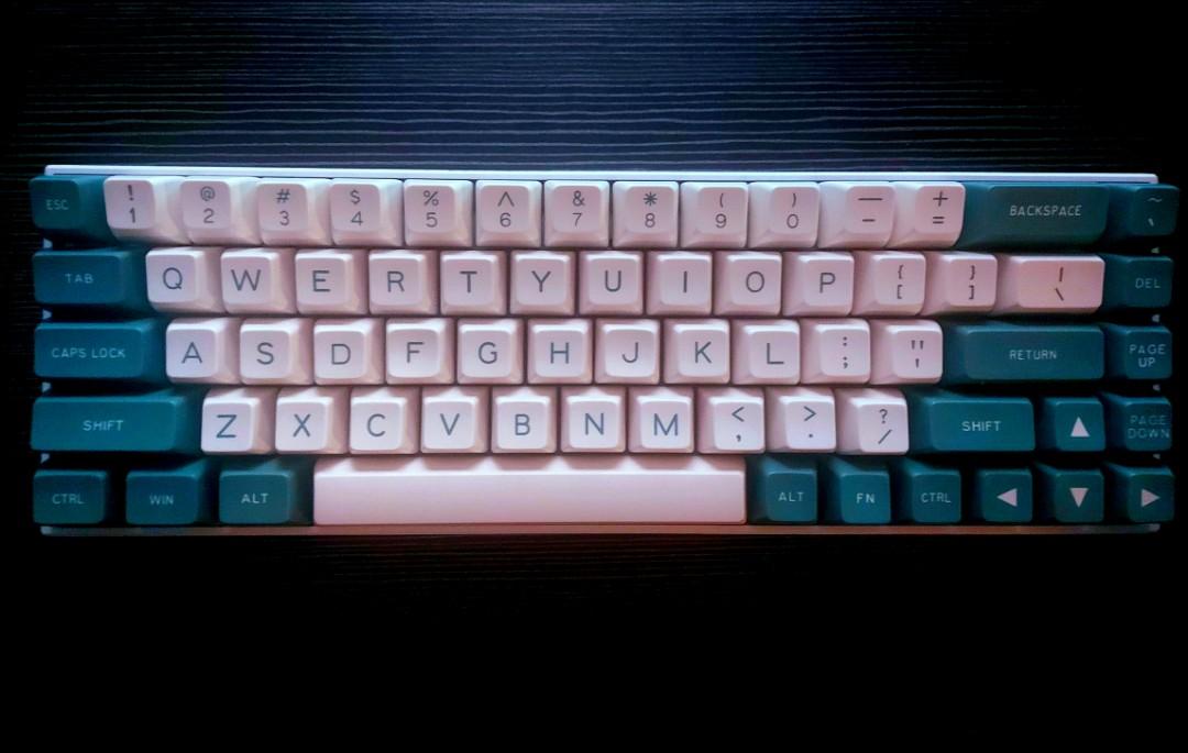 MAXKEY GREEN and WHITE SA keycaps, Computers & Tech, Parts ...