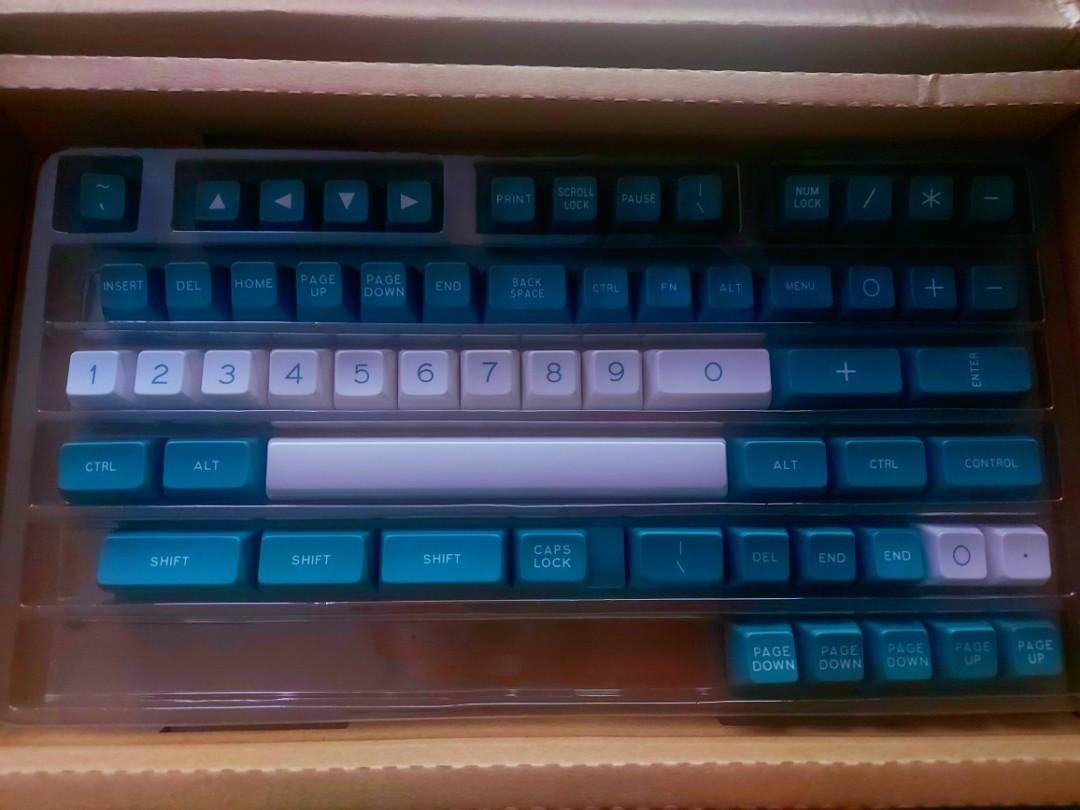 MAXKEY GREEN and WHITE SA keycaps, Computers & Tech, Parts ...