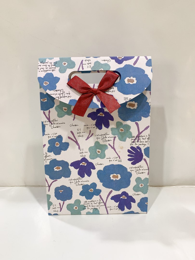 Paper bag bunga biru besar, Buku & Alat Tulis, Majalah & Lainnya di ...