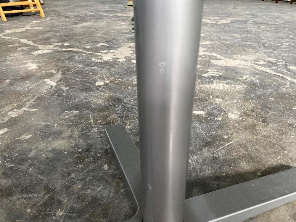 Round Wooden Top Table White Colour / Meja Atas Kayu Bulat Warna Putih ...